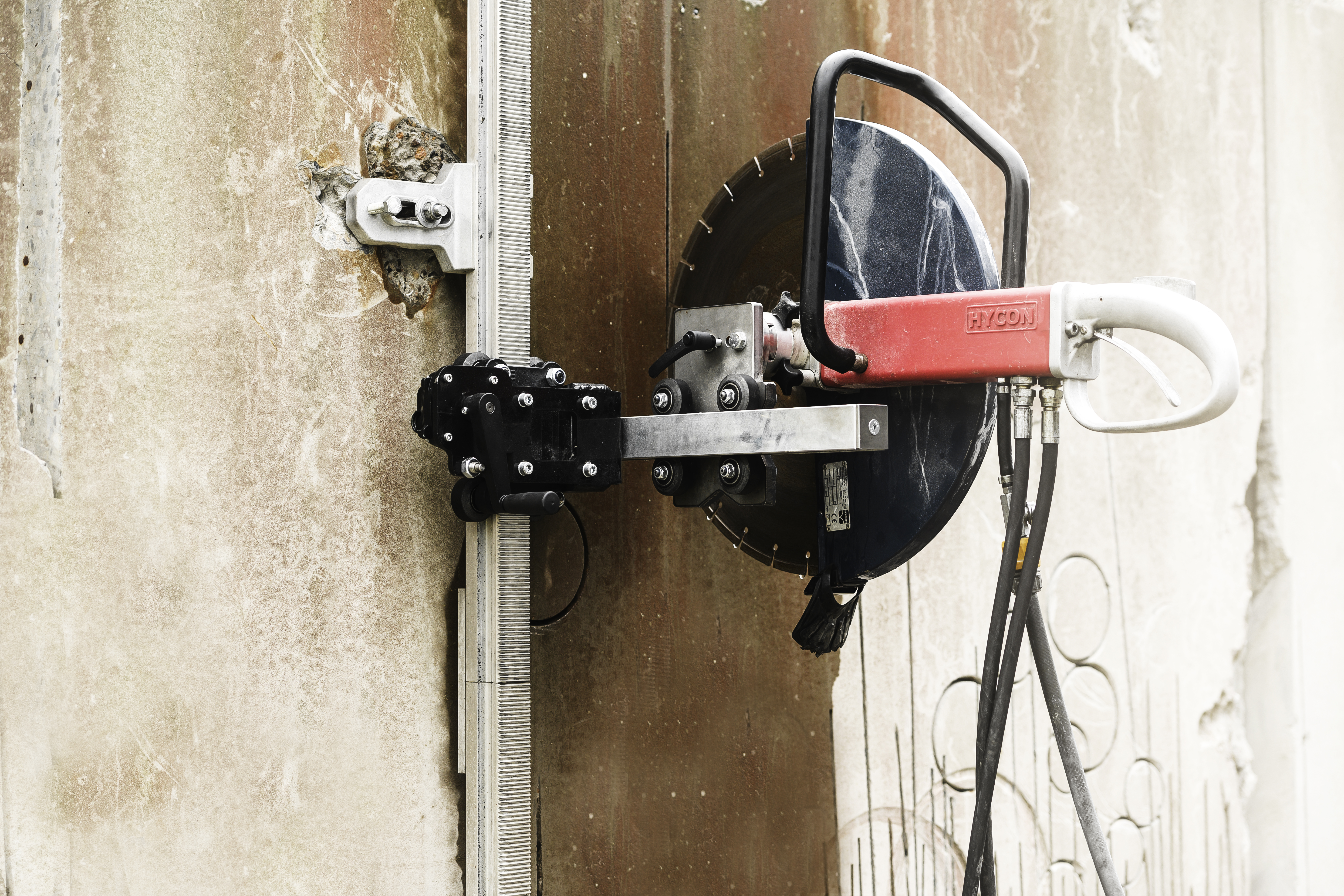 SawEZ Guide Rail to use with Wall Saw
